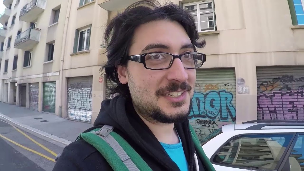 Live avec une jeune demoiselle samedi 14 avril à 20 heures. Ne manquez ...